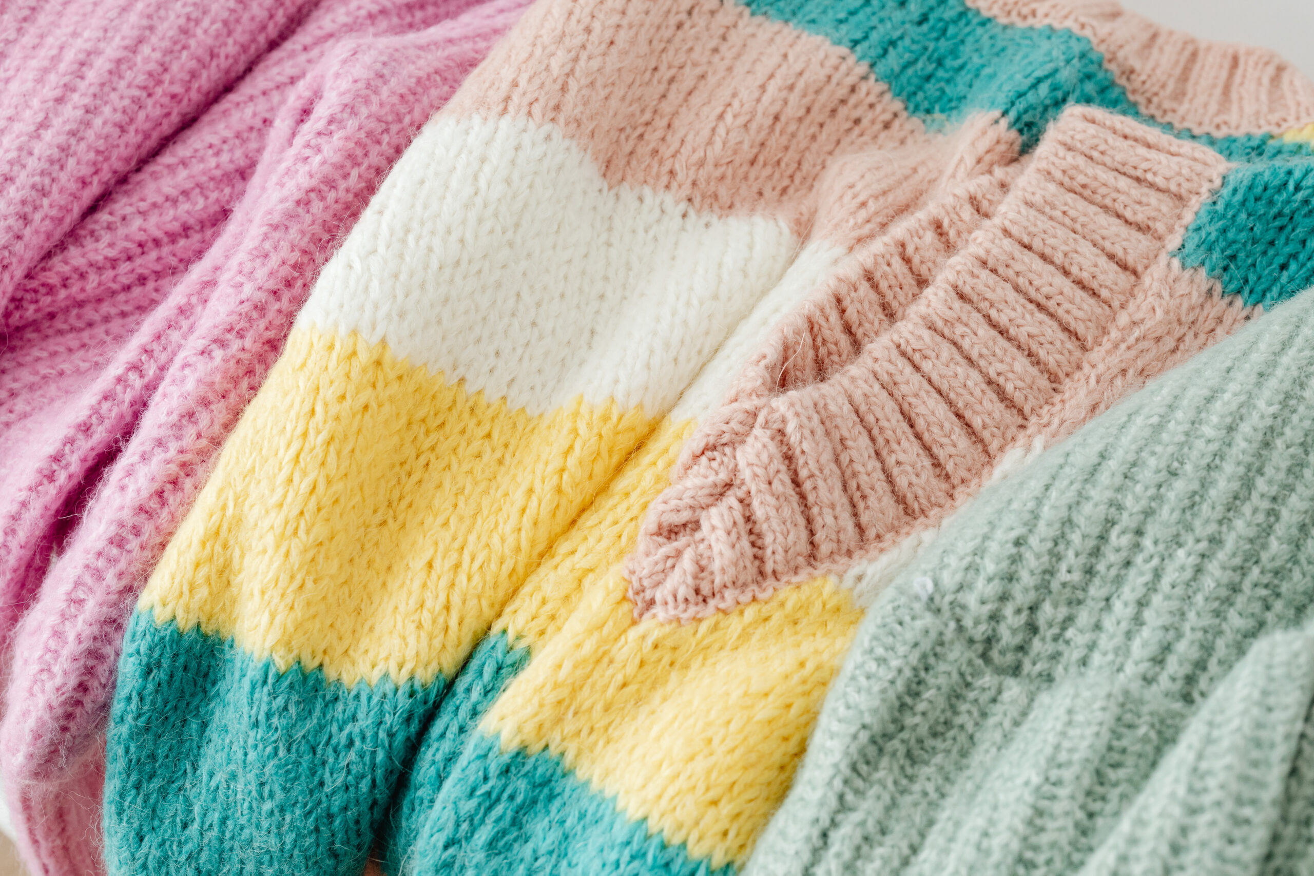 Strickpullover für den Frühling: Die schönsten Styles zum Nachshoppen